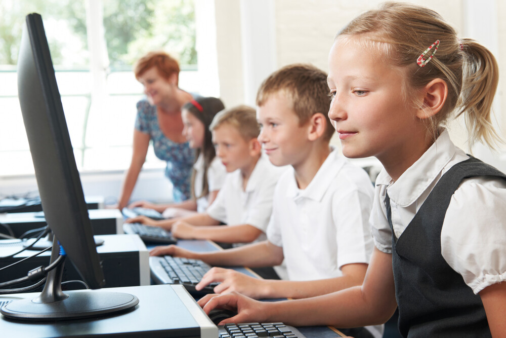 10 Key Advantages of ICT in Education for Schools (2026)